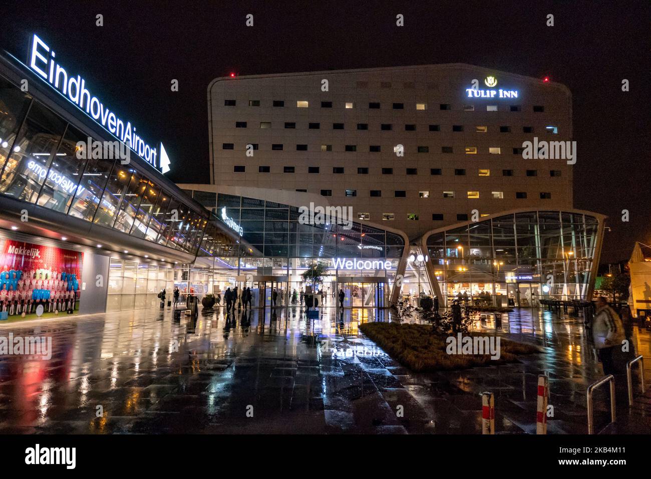 Night view of the Terminal, the main hall and the hotel of Eindhoven ...