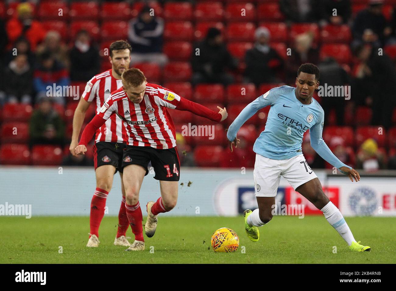 Duncan Watmore of Sunderland and Jayden Braaf in action during the ...