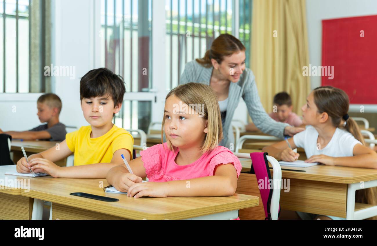 Giving advice to kids hi-res stock photography and images - Alamy