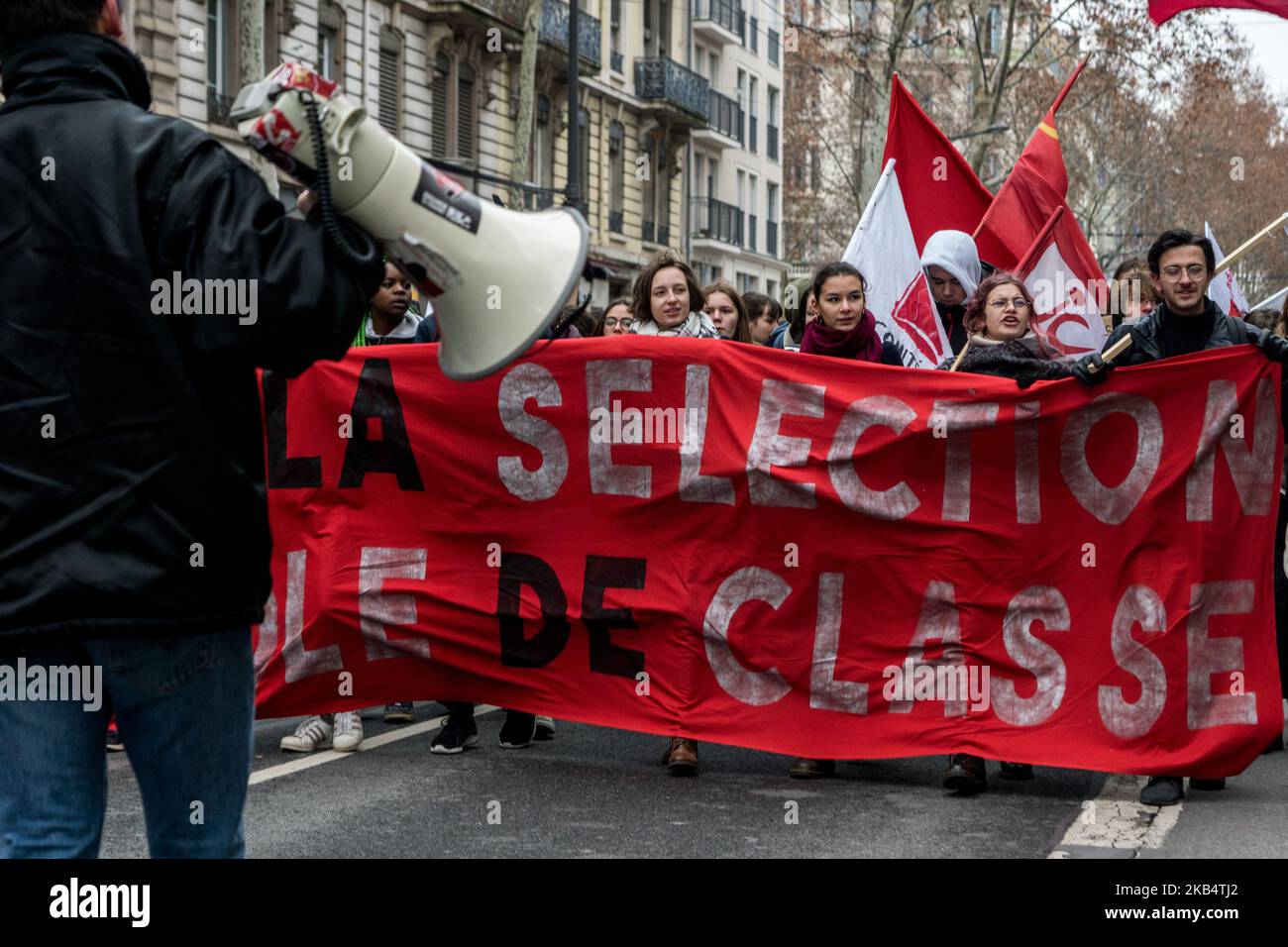 Demonstration of students and high school students against the software ...