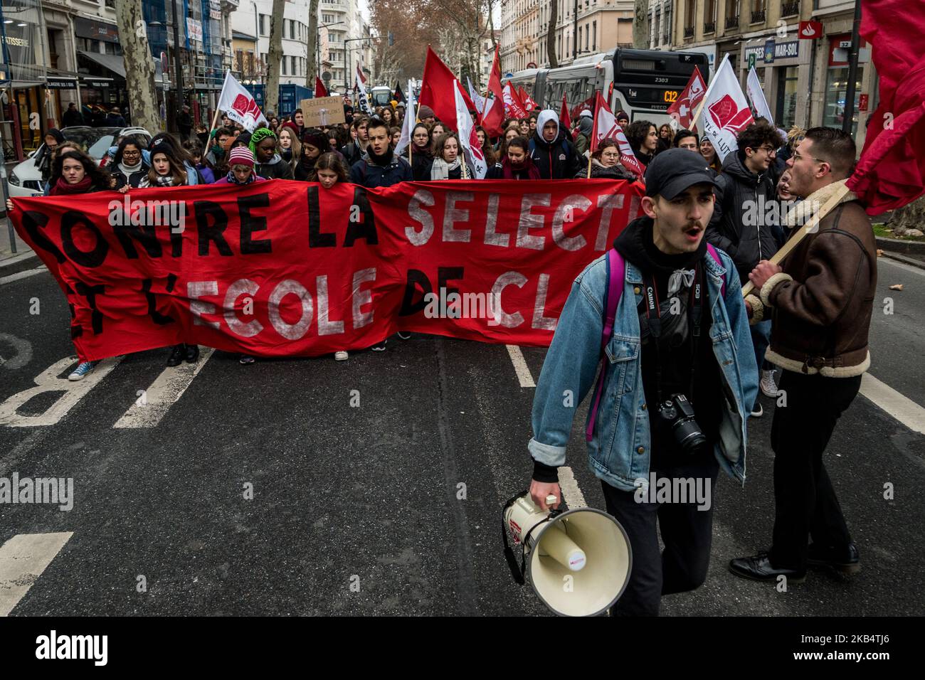 Demonstration of students and high school students against the software ...