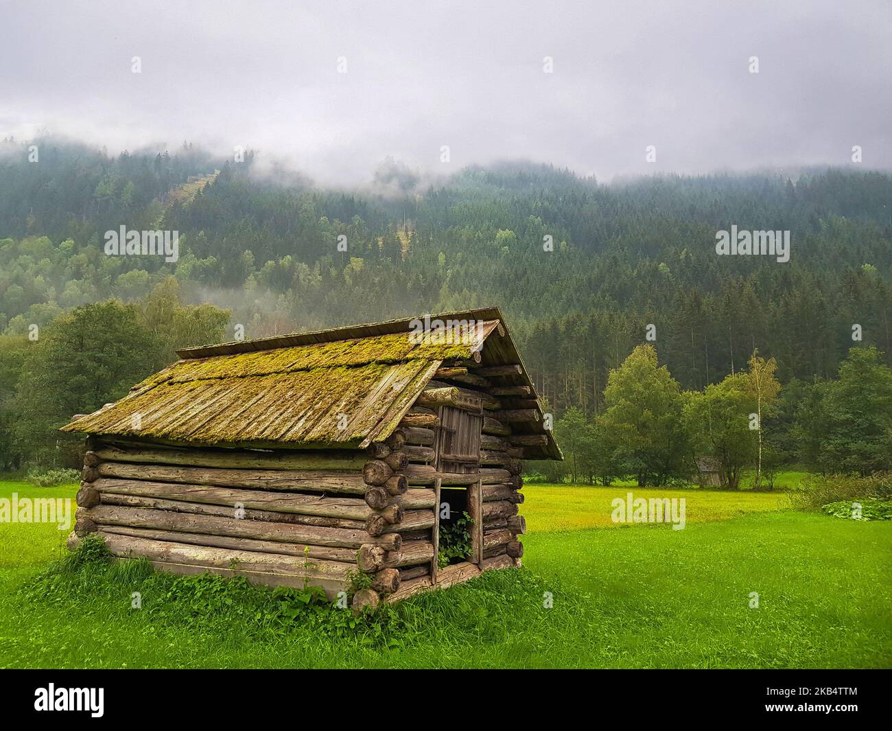 Old wooden chalet hi-res stock photography and images - Alamy