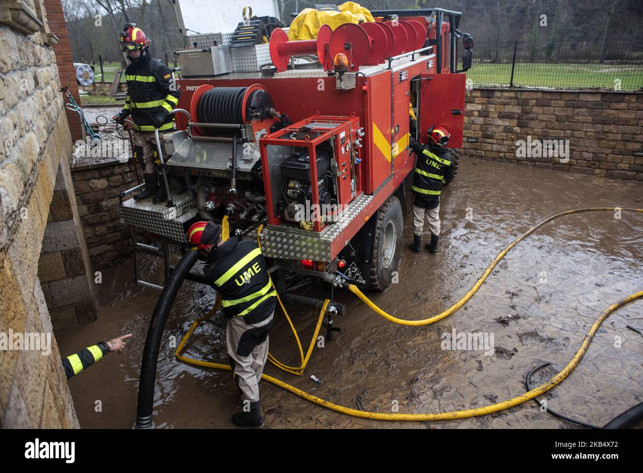 (1/25/2019) Members of the UME (military emergency unit) displaced to ...