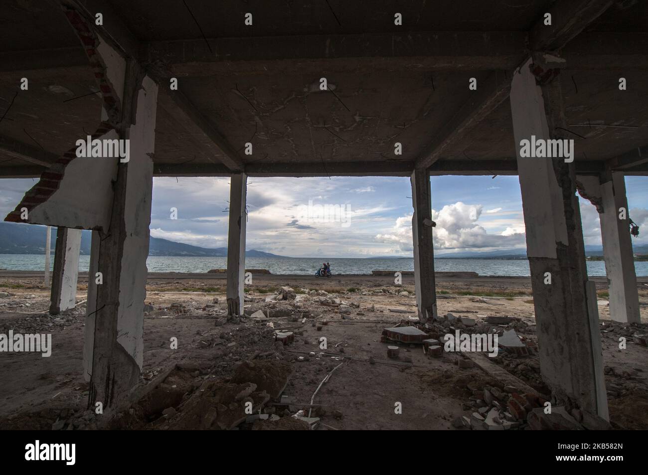 Tsunami brunt hi-res stock photography and images - Alamy