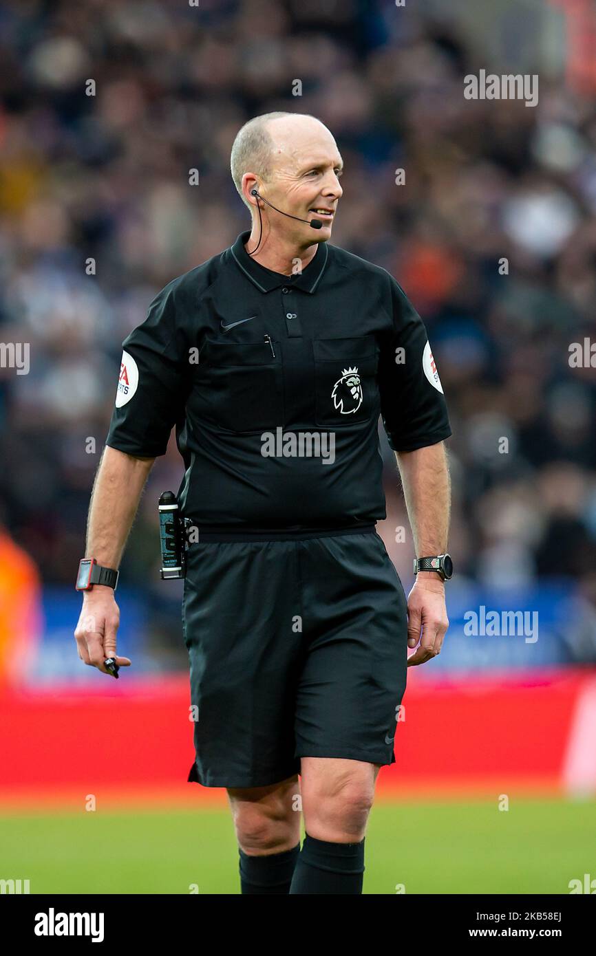 Referee Mike Dean during the Premier League match between Leicester ...