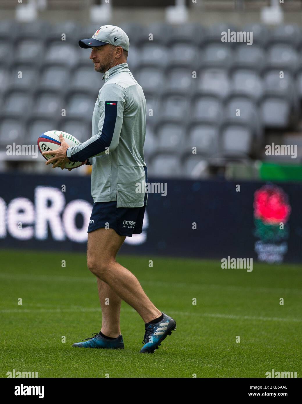 Mike Catt pictured during Italy's Captain's run at St James' Park ...