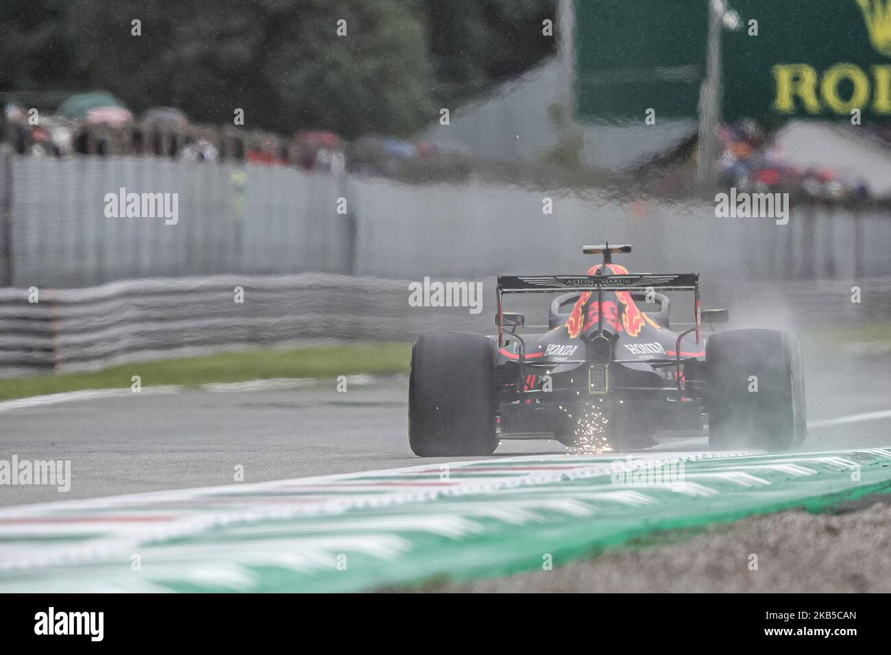 Max verstappen driving the 33 aston martin red bull racing hi-res stock ...