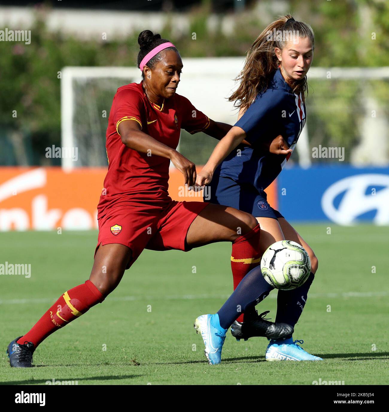Allyson Swaby of Roma and Jordyn Huitema of Psg during the women's ...