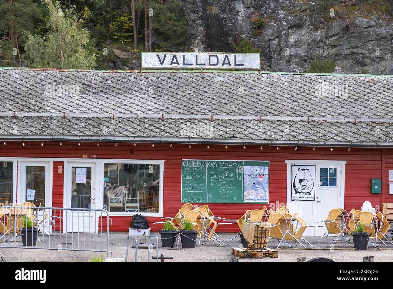Victorian tourists lake district hi-res stock photography and images ...