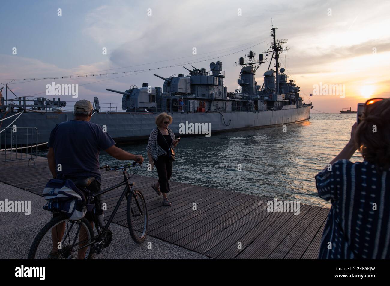 Uss charrette dd5 hi-res stock photography and images - Alamy