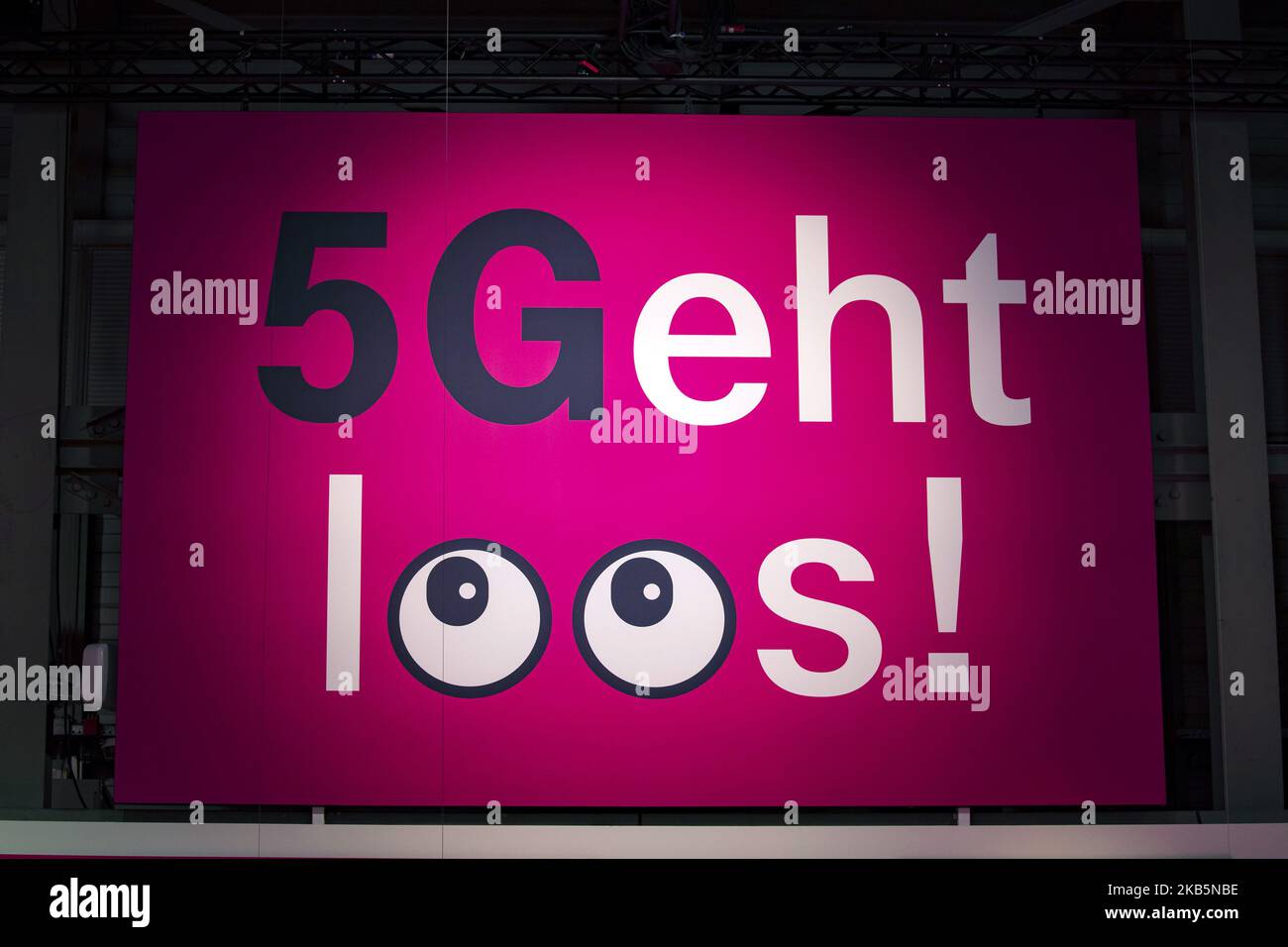 G tecnology advertisement hi-res stock photography and images - Alamy