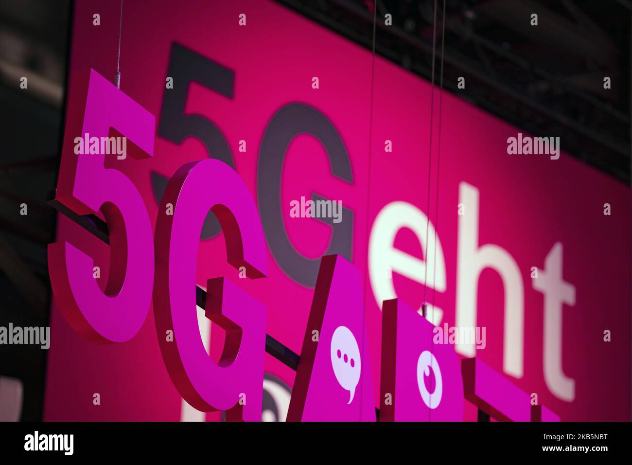 G tecnology advertisement hi-res stock photography and images - Alamy