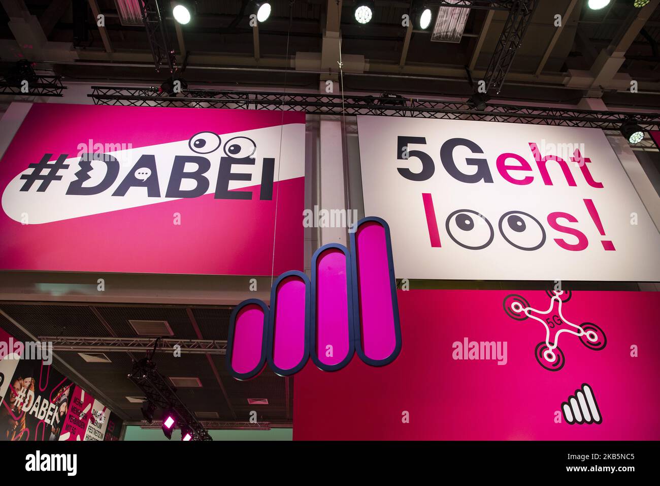 G tecnology advertisement hi-res stock photography and images - Alamy