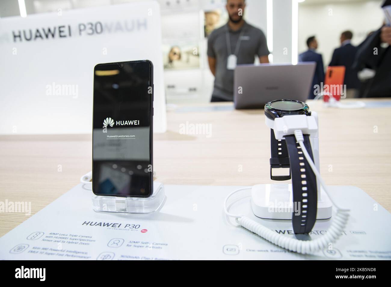 Huawei boot hi-res stock photography and images - Alamy