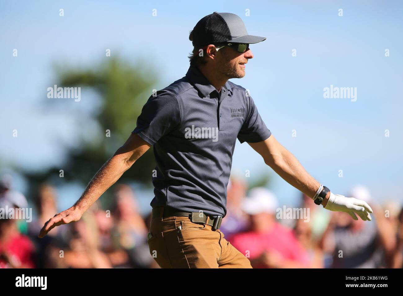 Country musician Dierks Bentley reacts to a putt on the 16th green ...