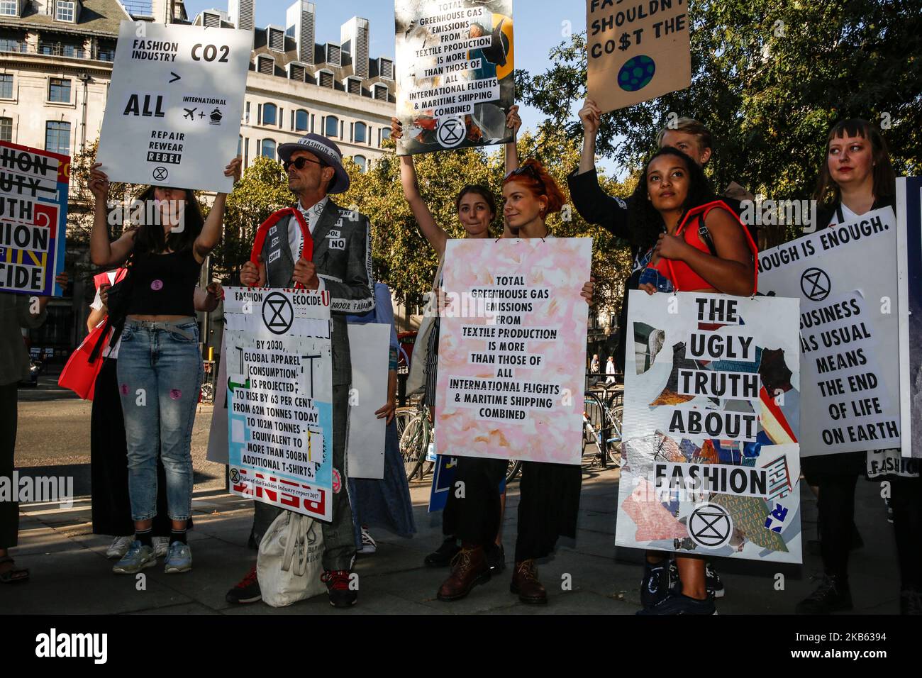 Extension Rebellion protest against unsustainability and consumerism in ...