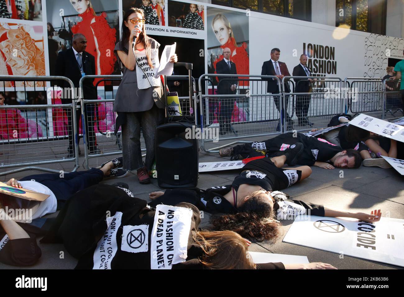 Extension Rebellion protest against unsustainability and consumerism in ...