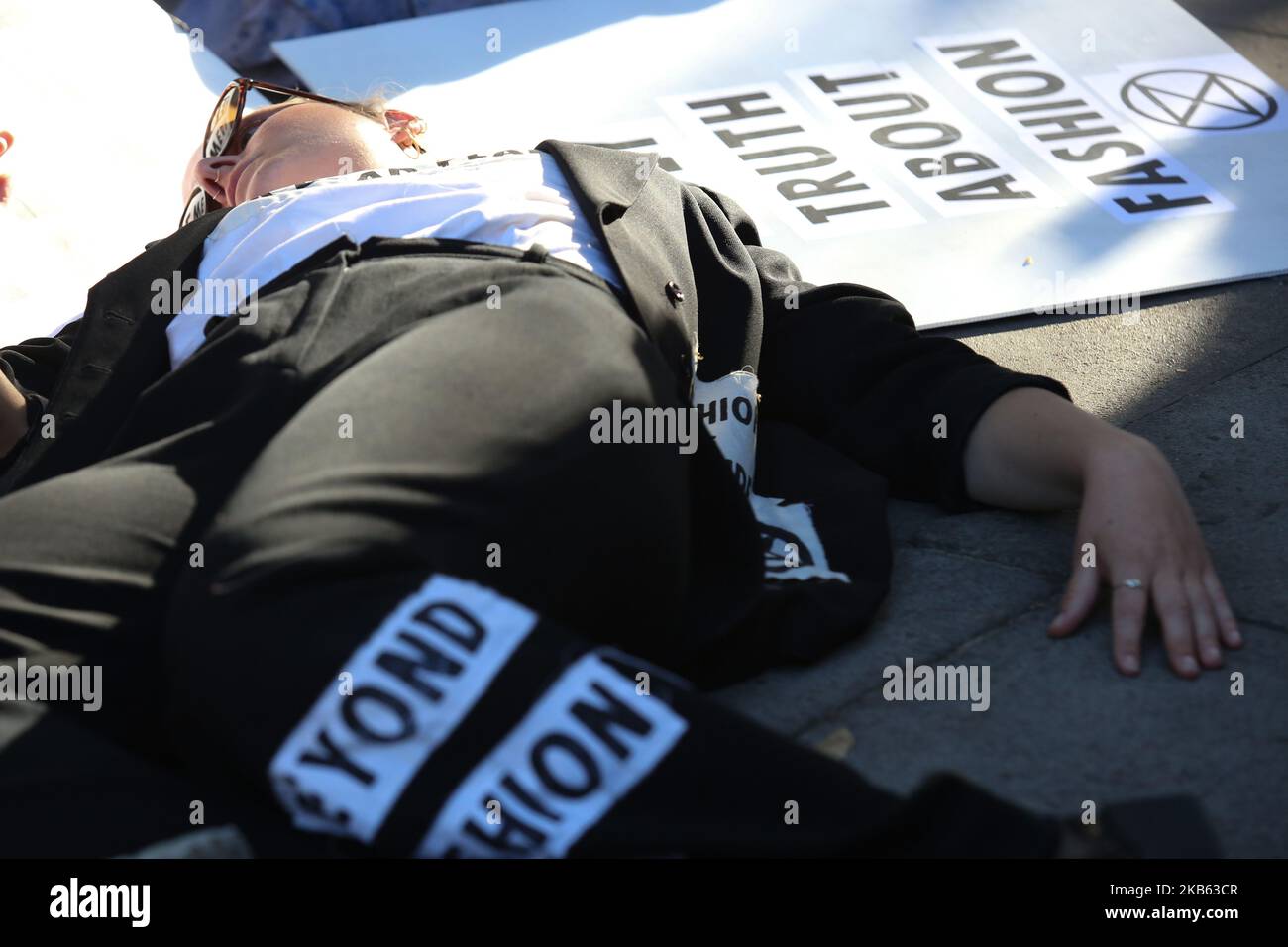 Extension Rebellion protest against unsustainability and consumerism in ...