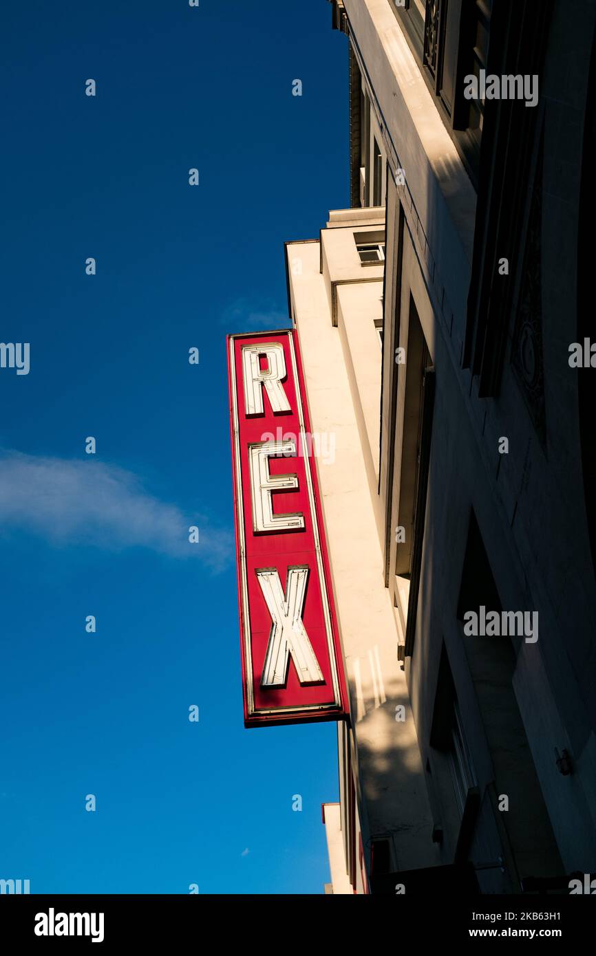 Enseigne parisienne hi-res stock photography and images - Alamy