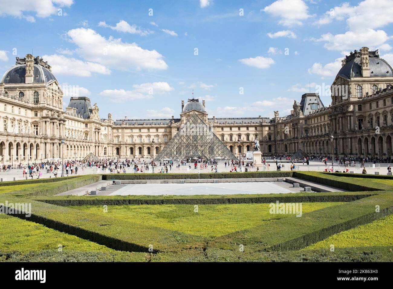 Illustration louvre pyramid hi-res stock photography and images - Alamy
