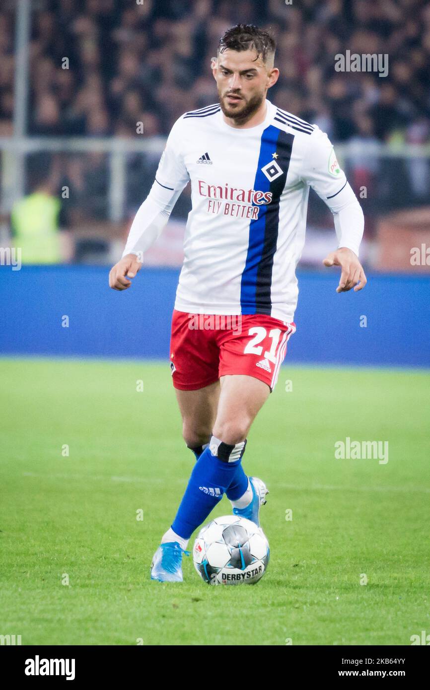 Tim Leibold Hamburger SV controls the ball during the second Bundesliga ...