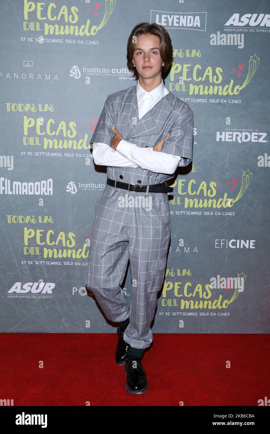 Luis de La Rosa poses for photos during a red carpet of Todas las Pecas ...