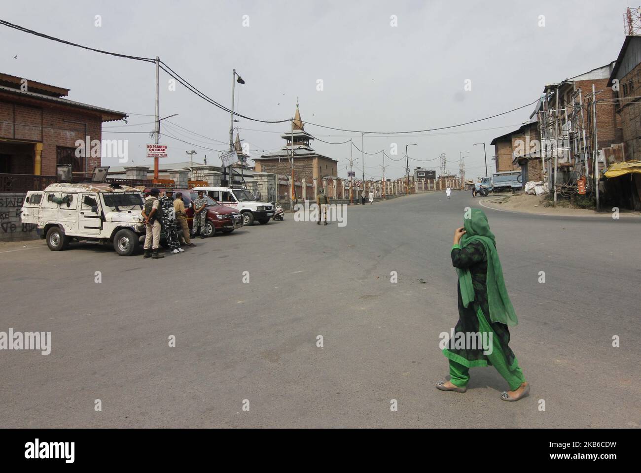 Vehicles of indian paramilitary soldiers hi-res stock photography and ...