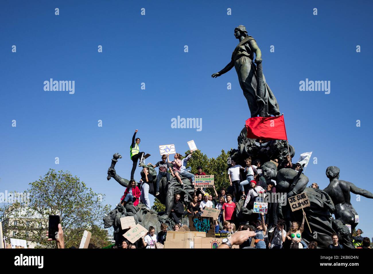Paris, France, 20 September 2019. Young climate protesters stand on the ...