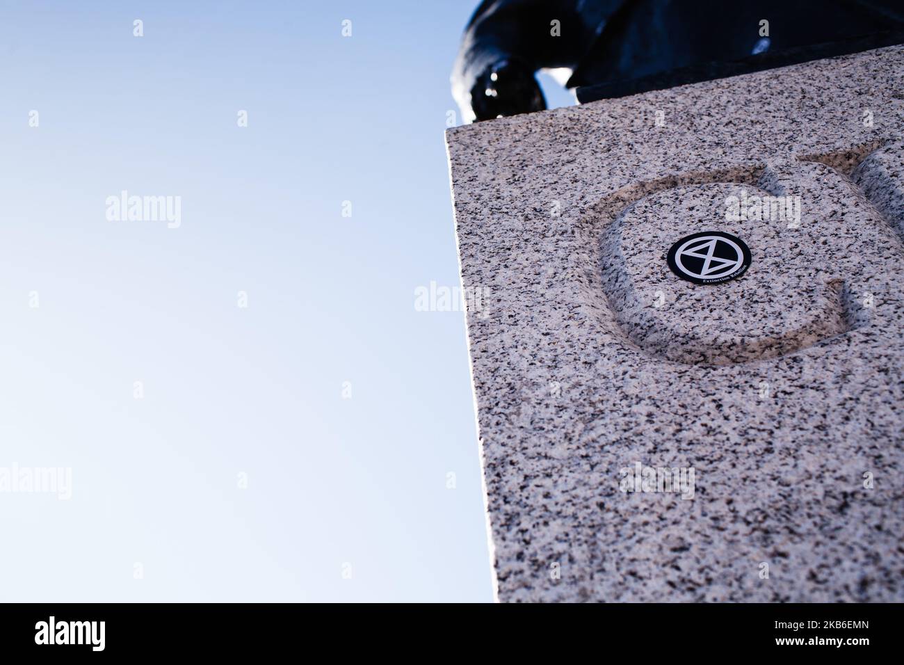 Statue of britains wartime leader winston churchill hi-res stock ...