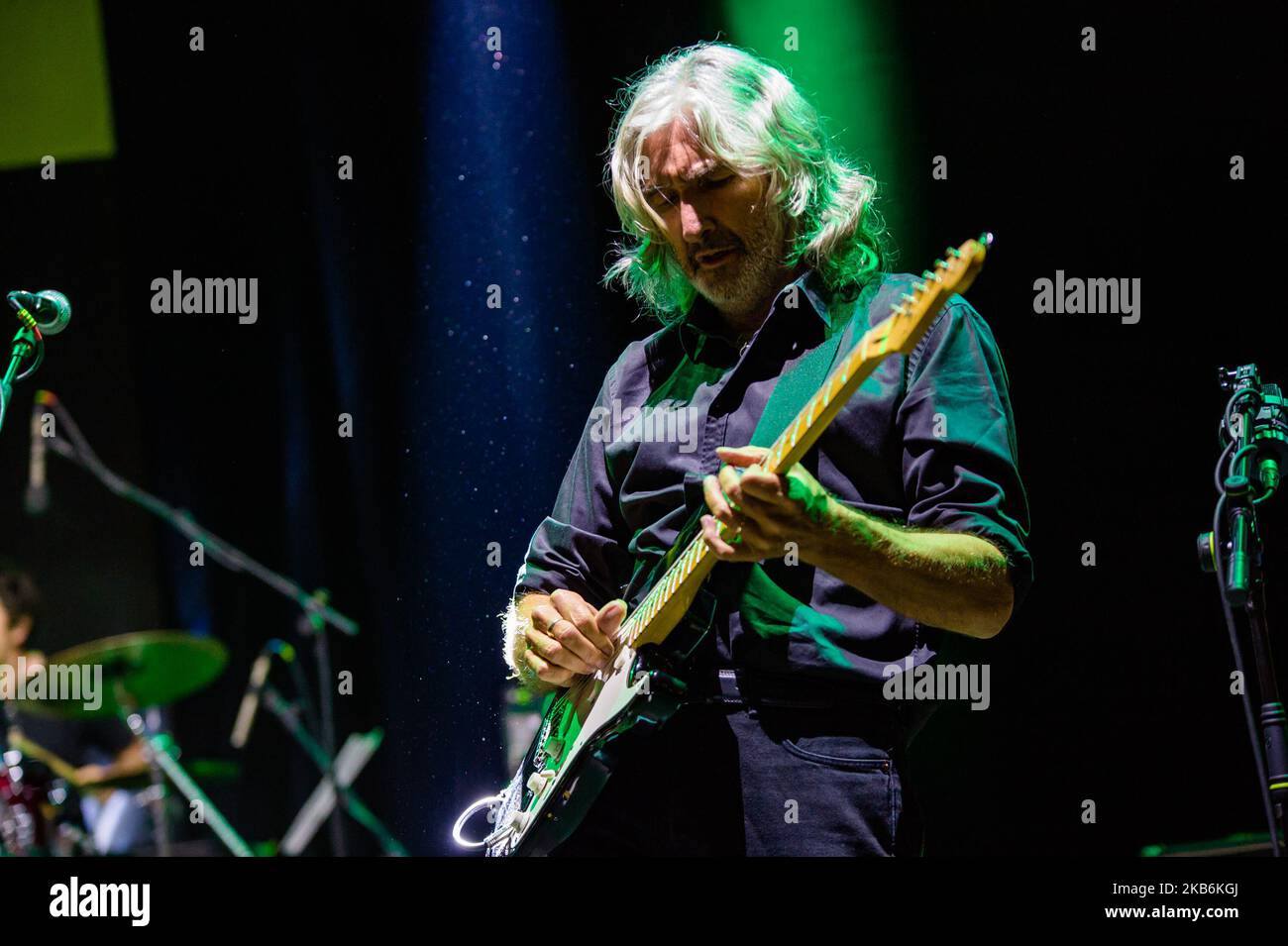 Dire straits singer in concert hi-res stock photography and images - Alamy