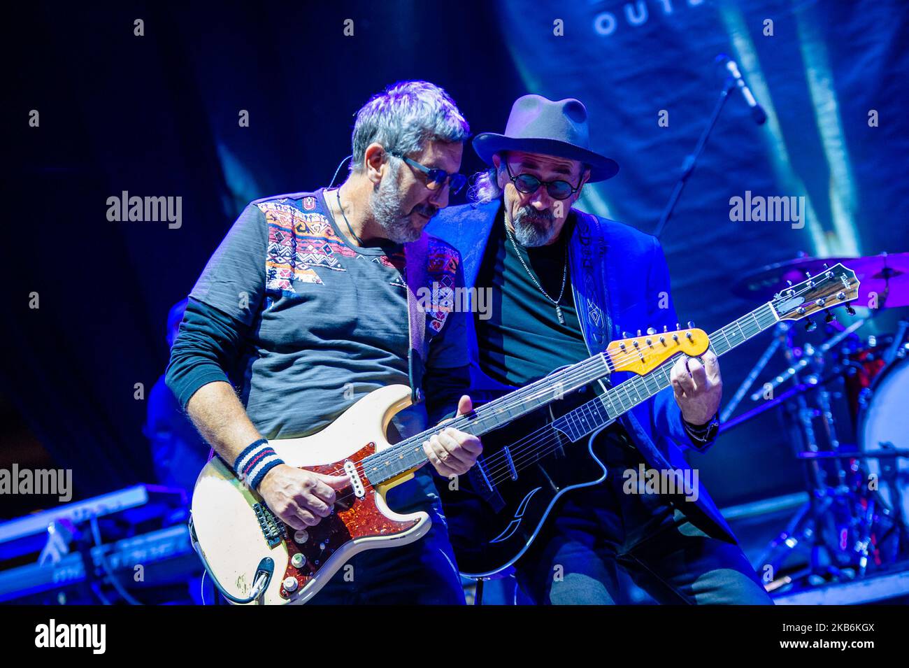 Dire straits singer in concert hi-res stock photography and images - Alamy