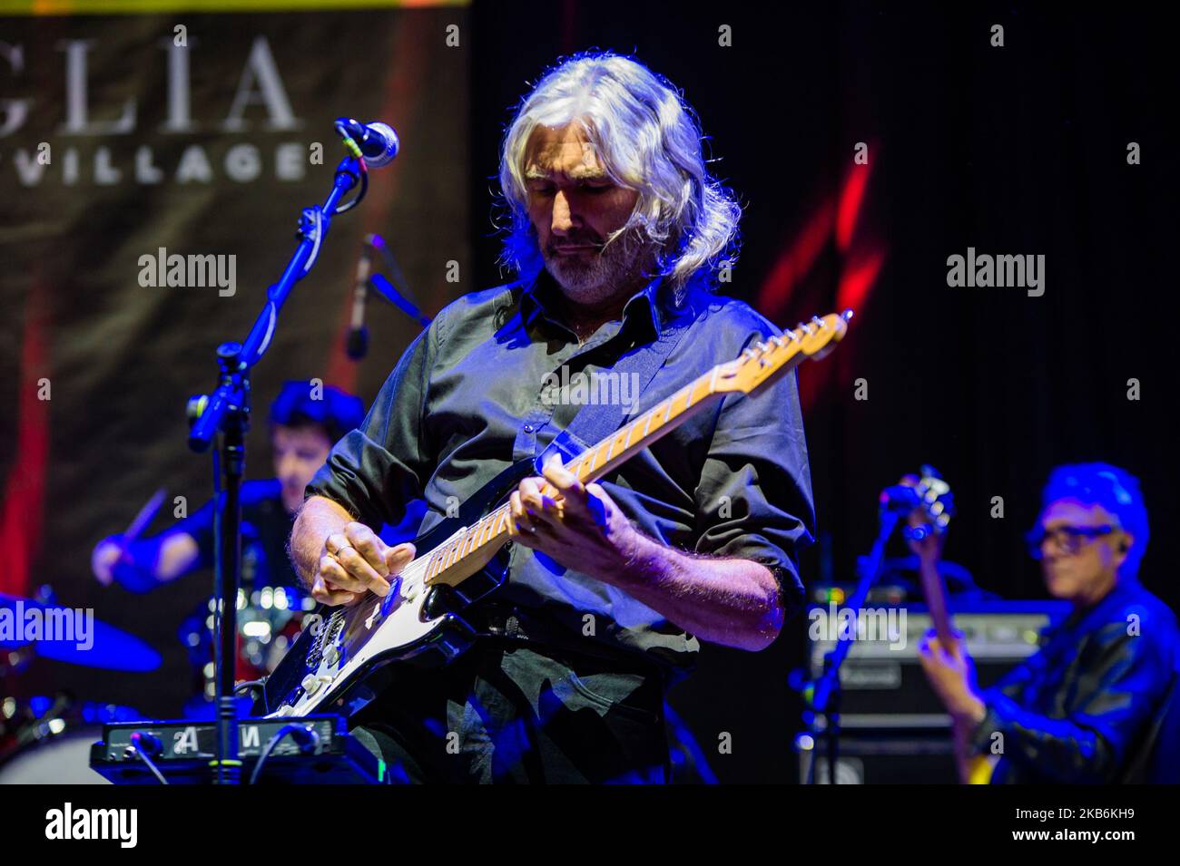 Dire straits singer in concert hi-res stock photography and images - Alamy