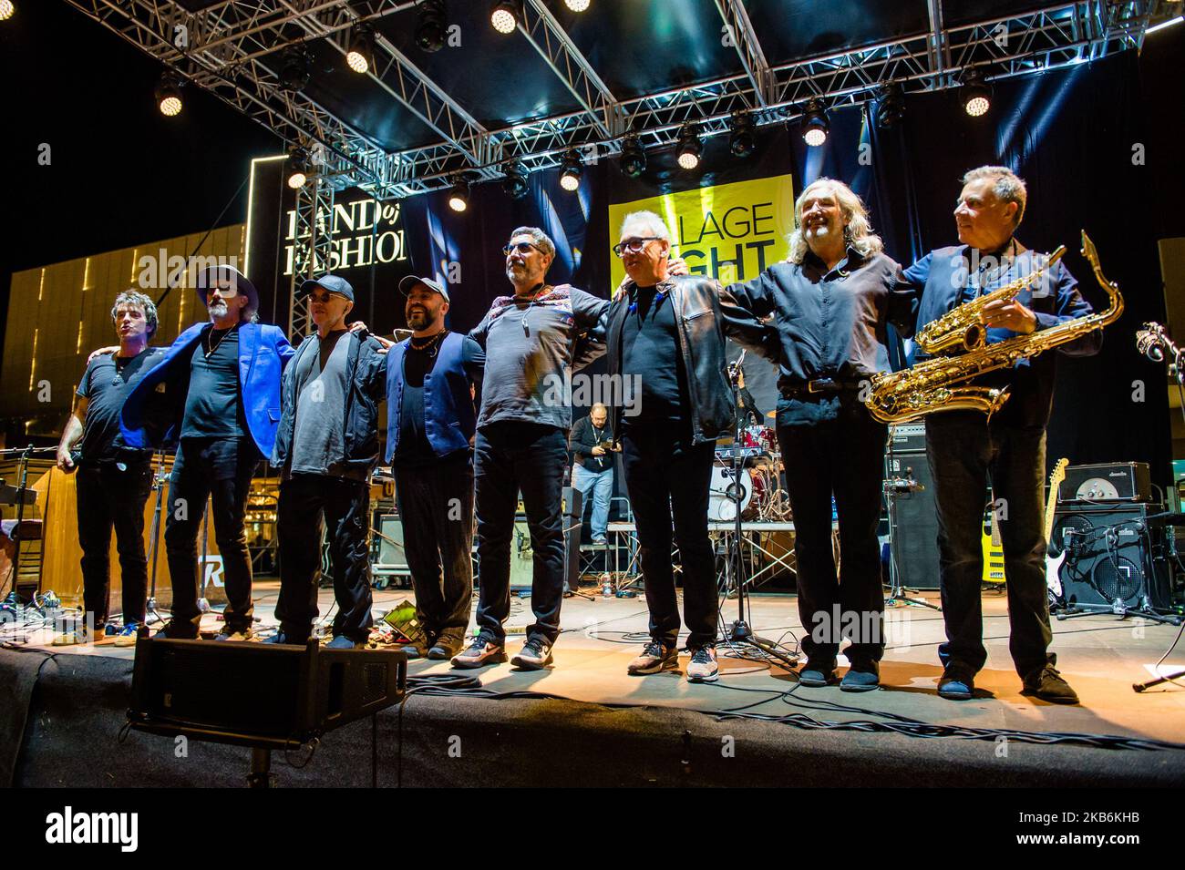 Dire straits legacy hi-res stock photography and images - Alamy