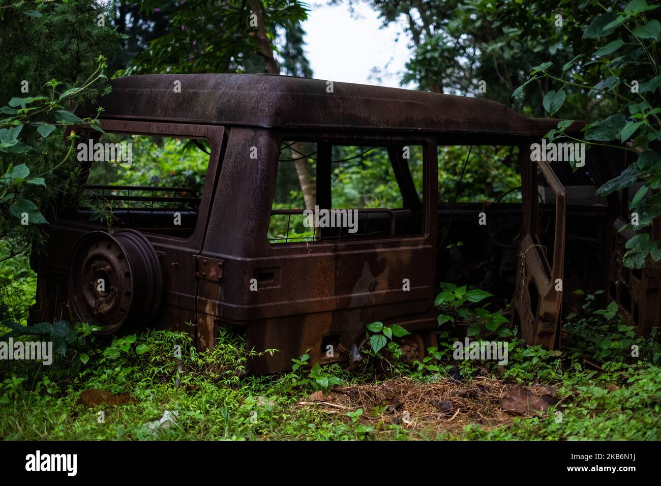 Destroyed jeep hi-res stock photography and images - Alamy