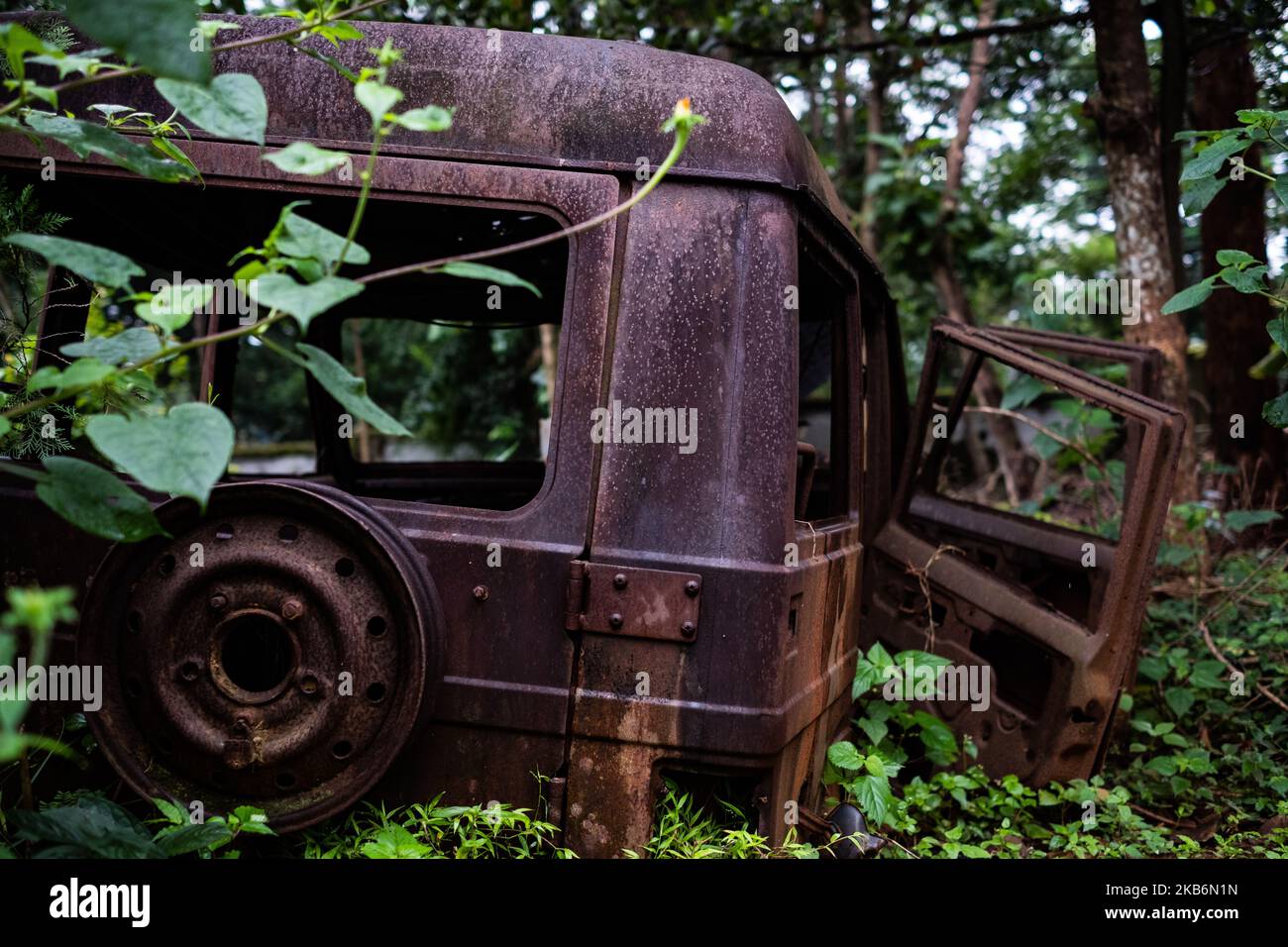 Destroyed jeep hi-res stock photography and images - Alamy