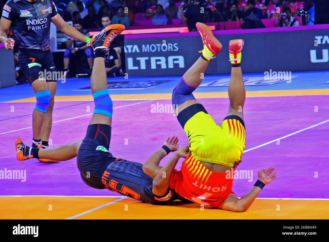 Players of U Mumba (Blue) and Gujrat Fortune Giants ( red and yellow ...