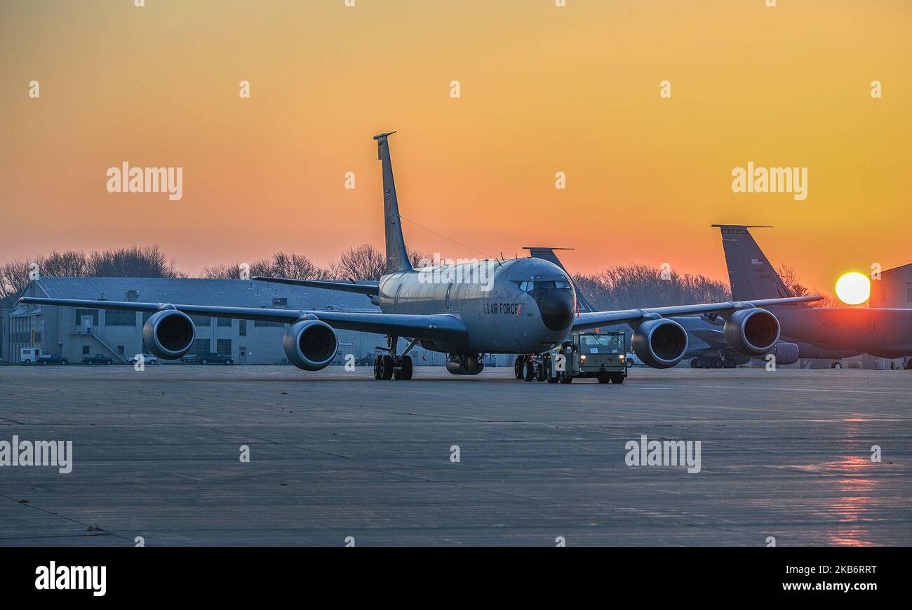 Airmen from the 191st Aircraft Maintenance Squadron at Selfridge Air ...