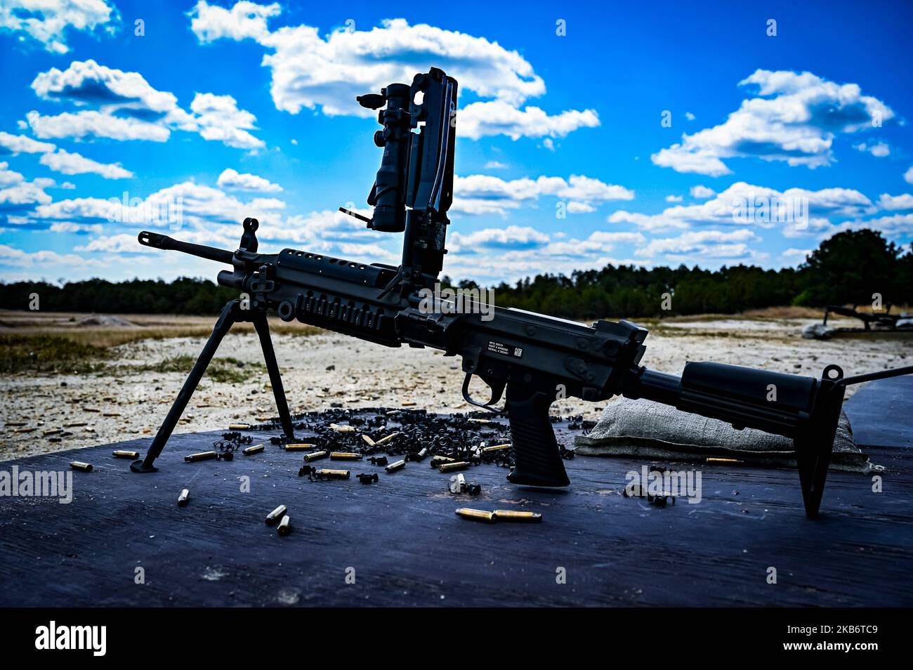 U.S. Army Soldiers assigned to the 392nd Expeditionary Signal Battalion ...