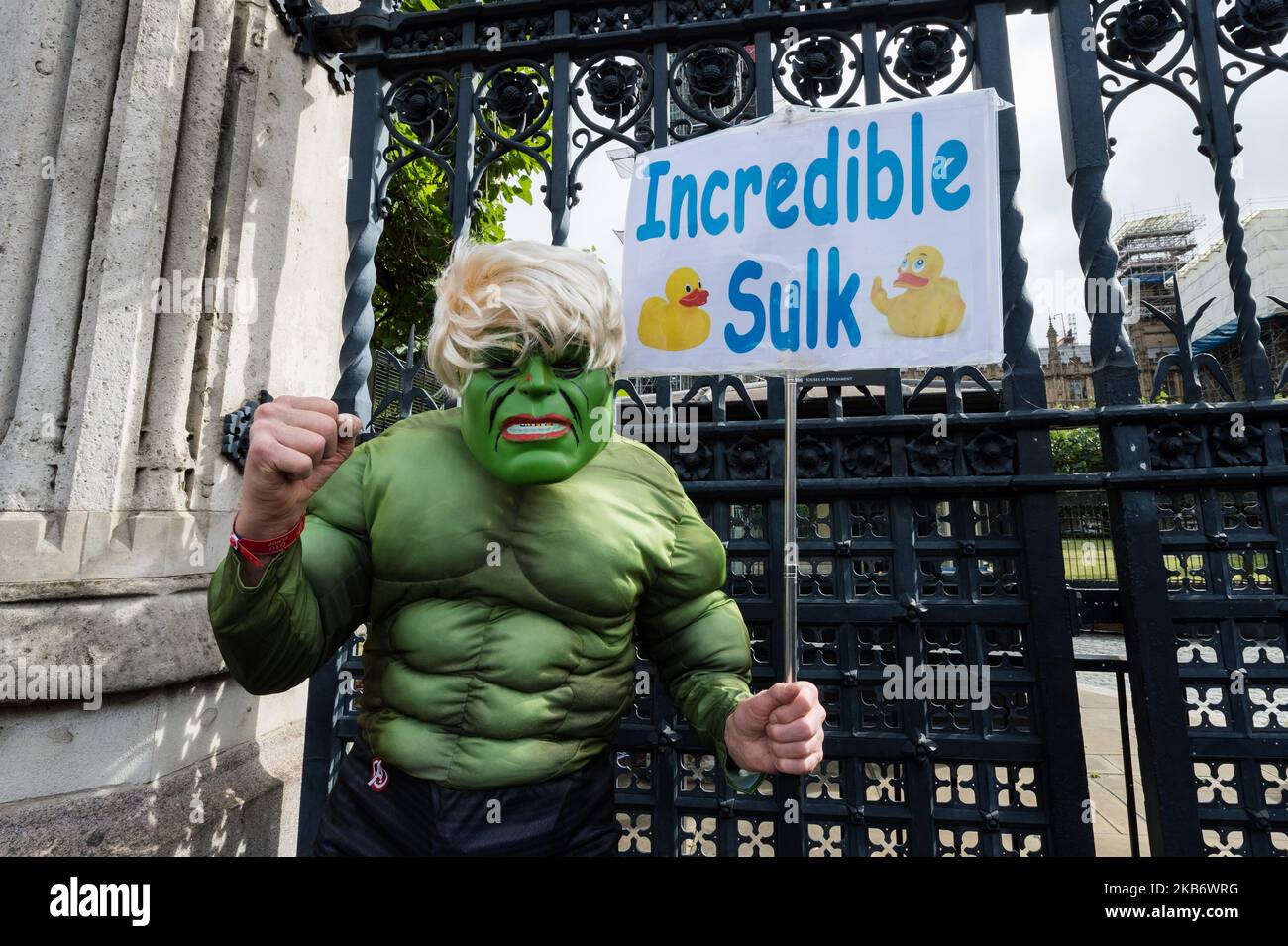 Hulk Running On Buildings