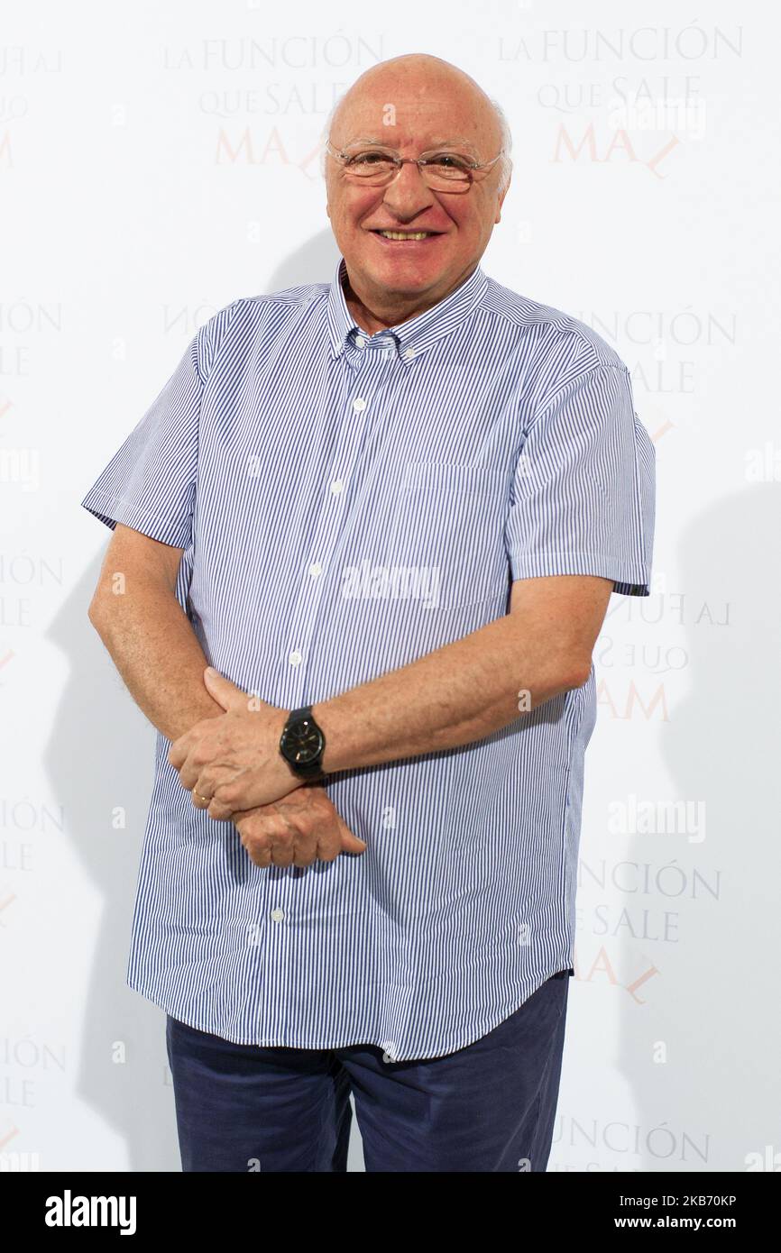 Raúl Sénder attends the premiere of LA FUNCION QUE SALE MAL at the ...