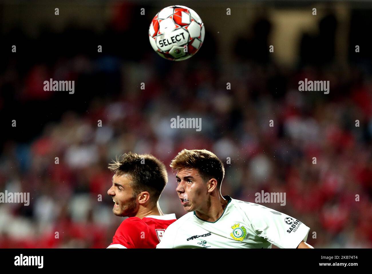 Ferro of SL Benfica (L) vies with Andre Sousa of Vitoria Setubal FC ...