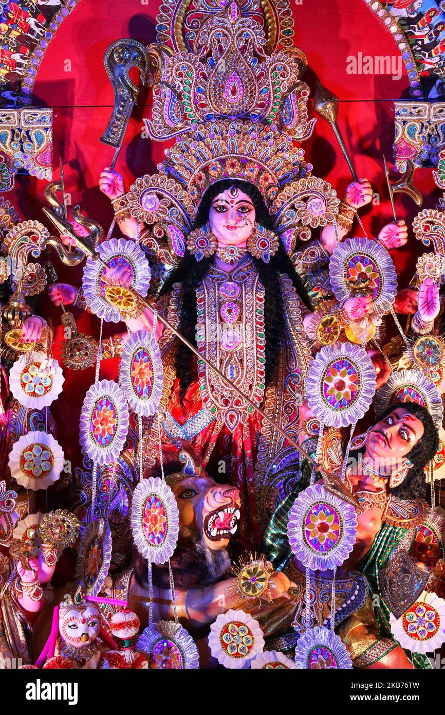 Kolkata durga puja shrine hi-res stock photography and images - Alamy