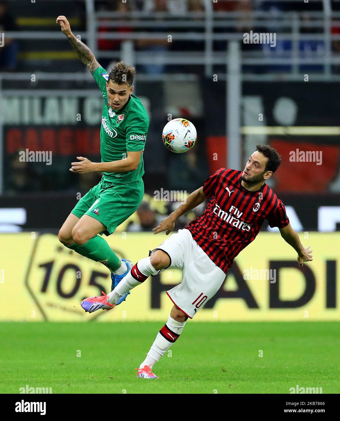 Pol Lirola of Fiorentina and Hakan Calhanoglu of Milan during the Serie ...