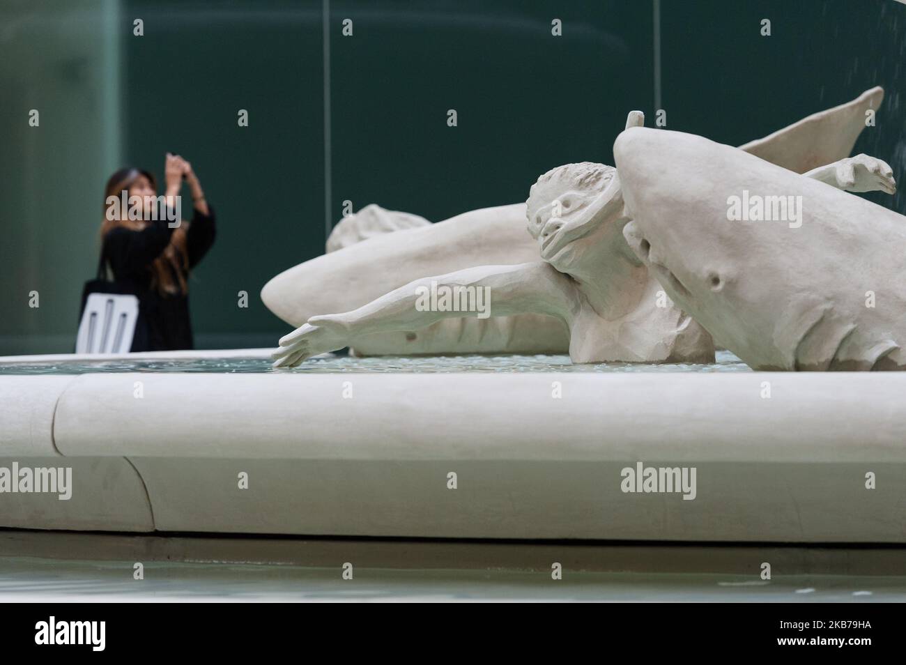 Tate Modern unveils "Fons Americanus", a 13-metre-high sculpture in the ...