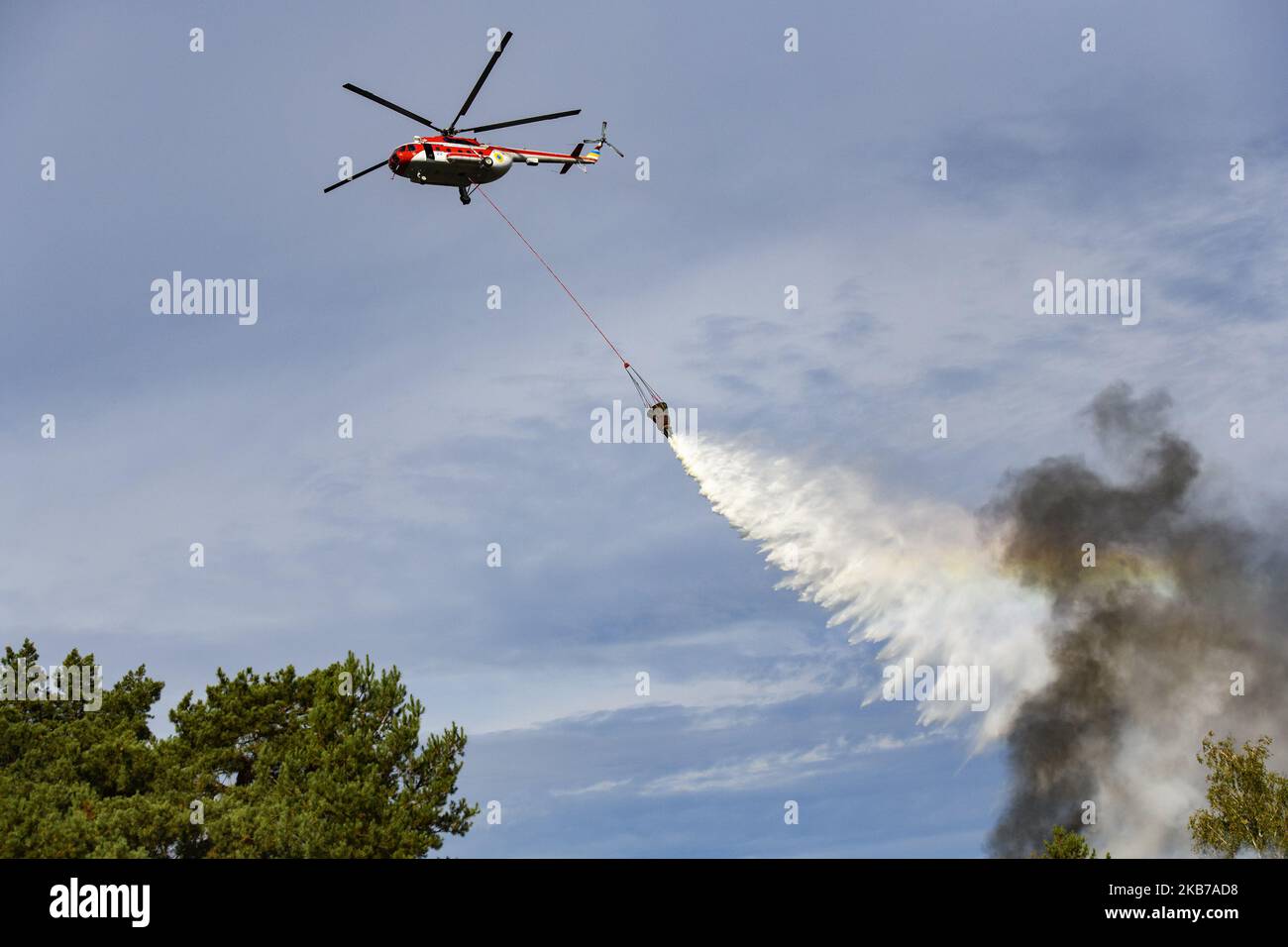 Firefighting helicopter tactical hi-res stock photography and images ...