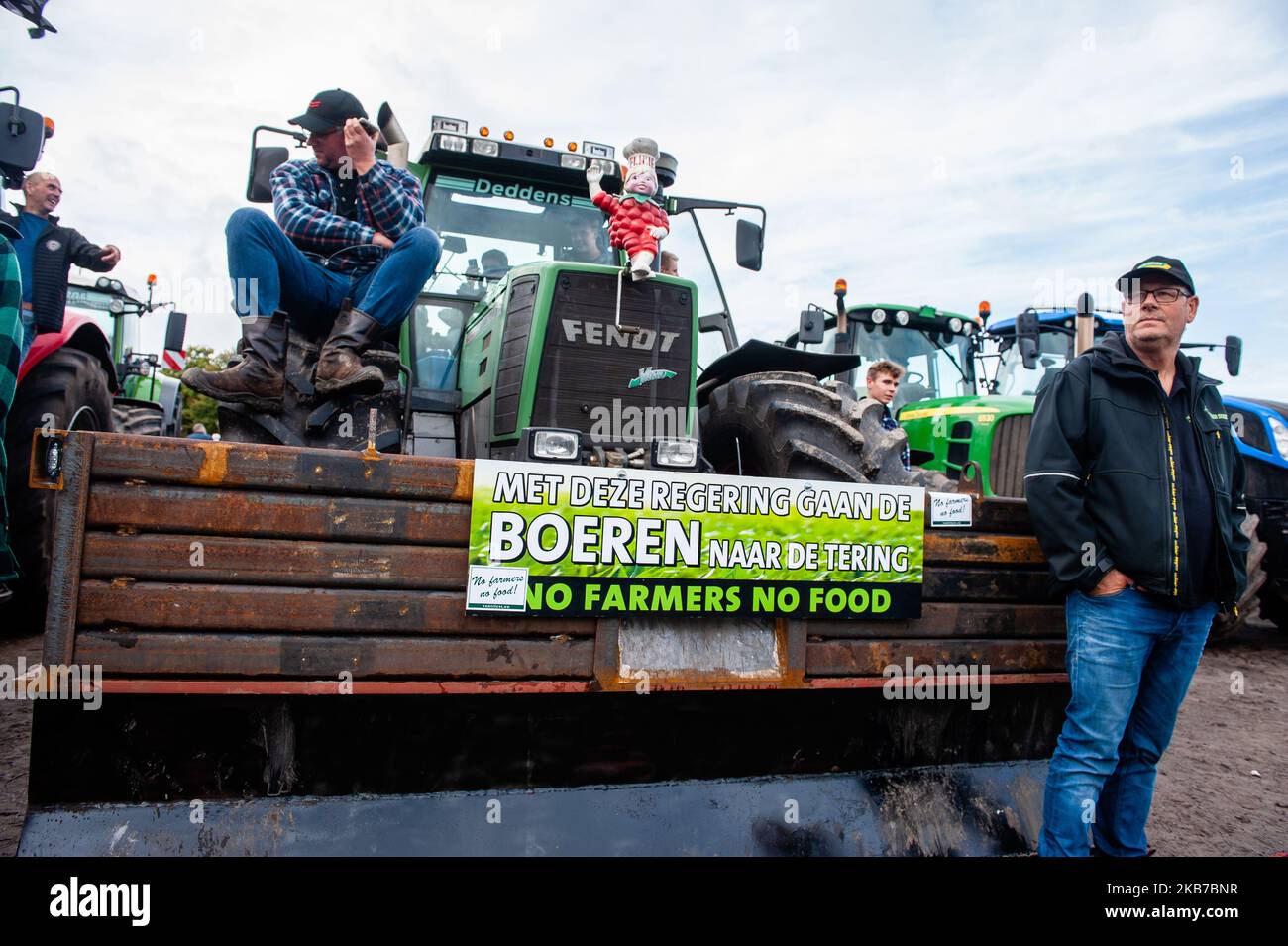 Thousands of farmers arrived driving their farm tractors to The Hague ...