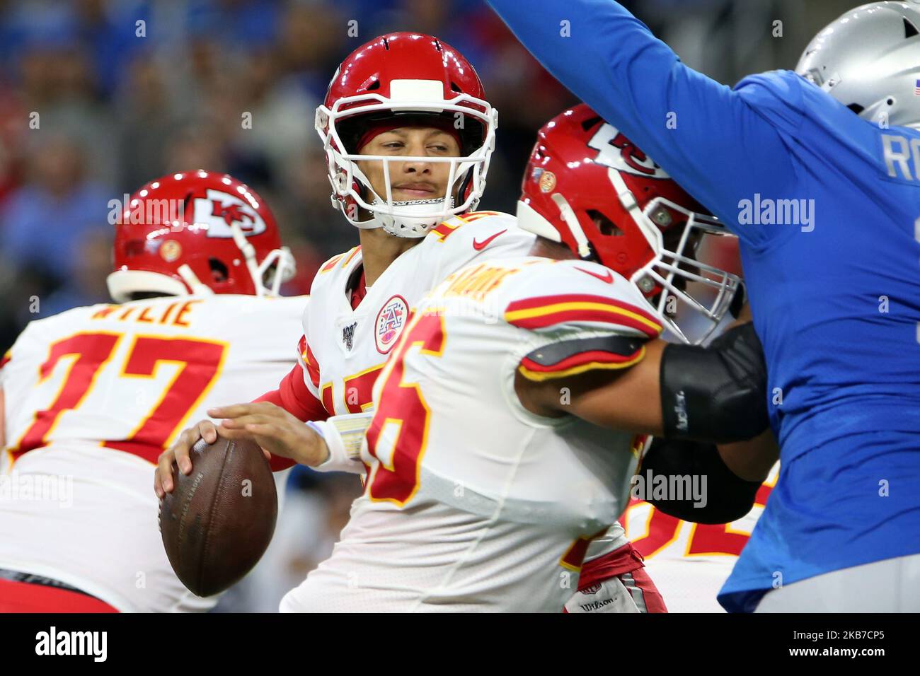 Patrick mahomes chiefs pass hi-res stock photography and images - Alamy