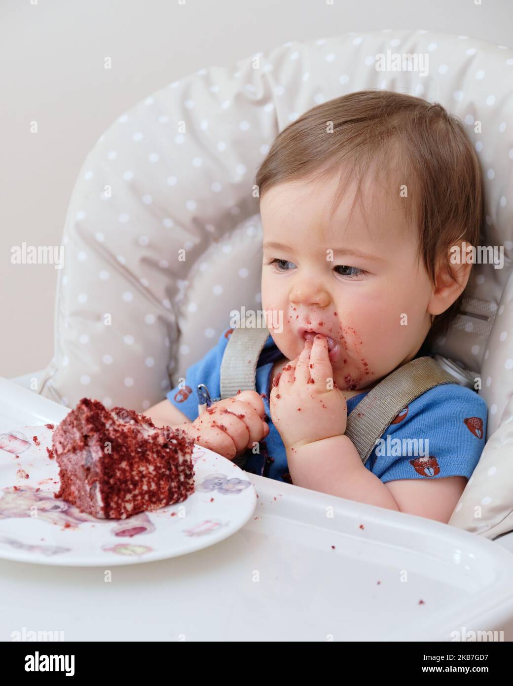 Boy cake table fun children hi-res stock photography and images - Alamy
