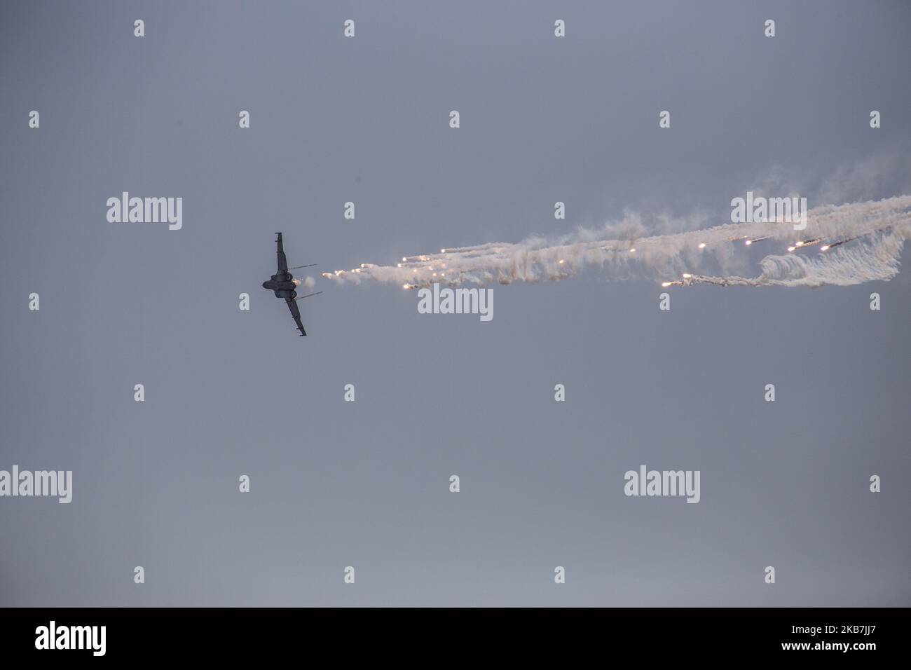 Flare from Indonesian Jet Fight Sukhoi create flare in air fighting ...