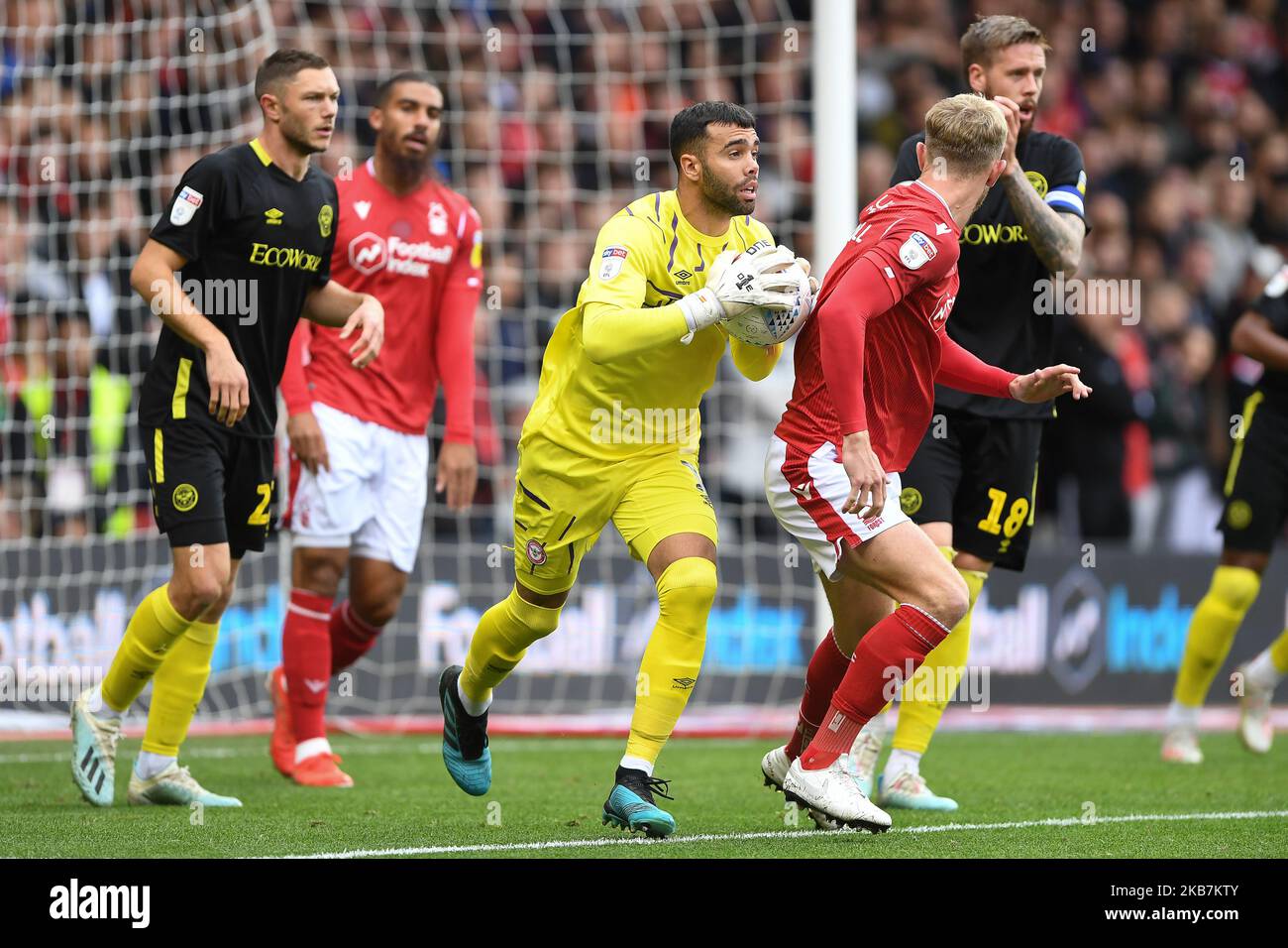 David raya playing hi-res stock photography and images - Alamy